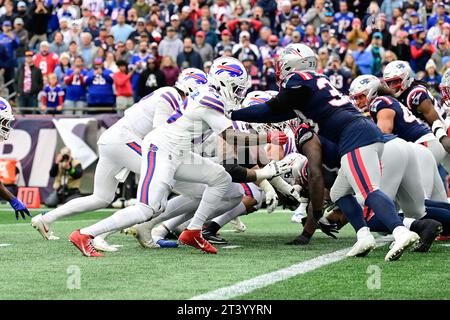 The New England Patriots line up against the New York Jets during the ...