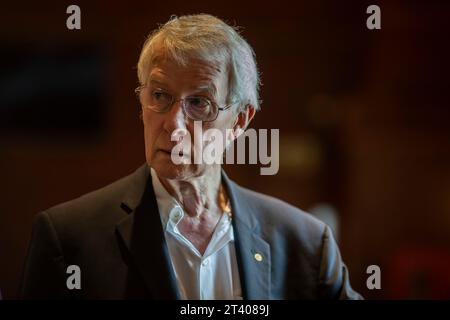 Dhaka, Bangladesh. 27th Oct, 2023. Sir Richard John Roberts poses for photos during a visit in ...