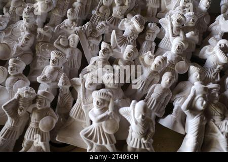 Traditional Potters make replicas of Chhatrapati Shivaji Maharaj ...