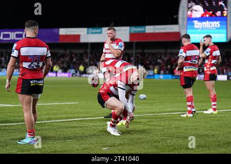 Gloucester Rugby players appear dejected following defeat in the ...