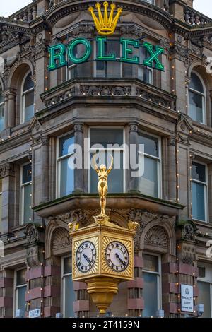 Northern Goldsmiths famous Rolex Clock and Gold Lady Venus in the city ...