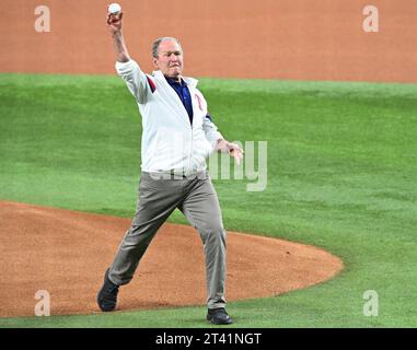 President George W. Bush throws out the ceremonial first pitch Tuesday ...