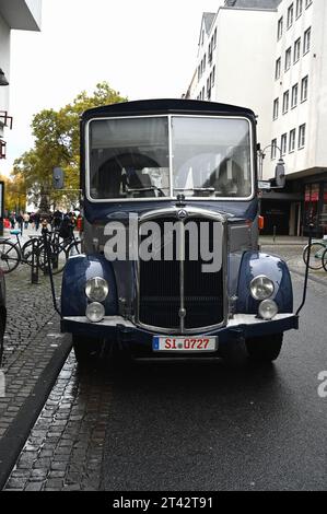 Cologne, Germany. 27th Oct, 2023. A vintage bus from the 1930s of the ...