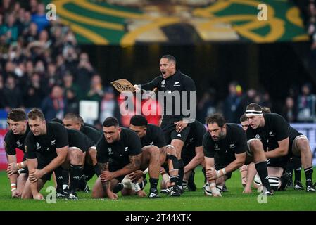 New Zealand's Aaron Smith leads the Haka before the Rugby World Cup ...