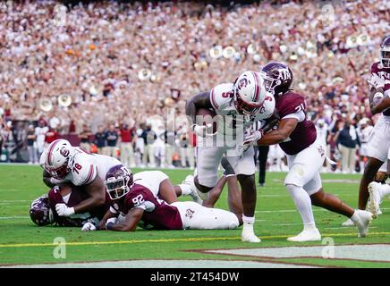 South Carolina running back Dakereon Joyner (5) scores a 3-yard rushing ...