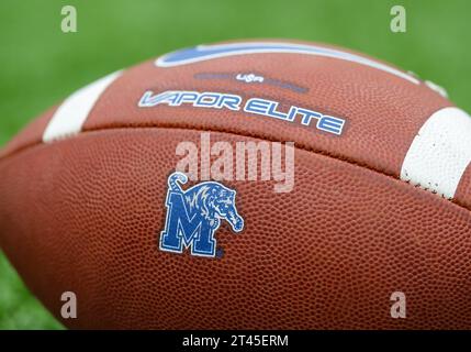 DENTON, TX - OCTOBER 28: Memphis Tigers quarterback Seth Henigan (2 ...