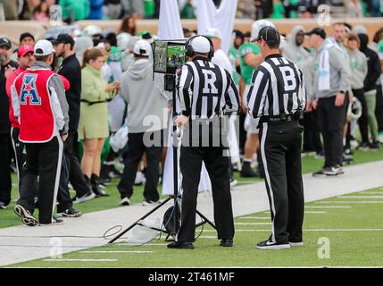 DENTON, TX - OCTOBER 28: Memphis Tigers quarterback Seth Henigan (2 ...
