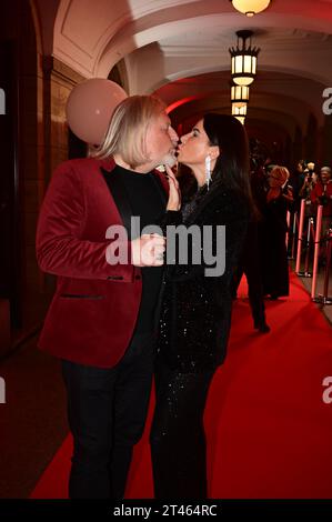 Frank Kessler mit Ehefrau Doreen Kessler bei der Weltpremiere der Show ...