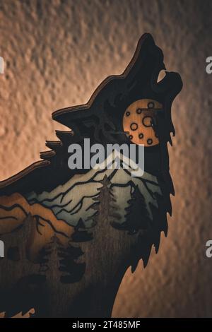 Wolf made of wood Stock Photo - Alamy