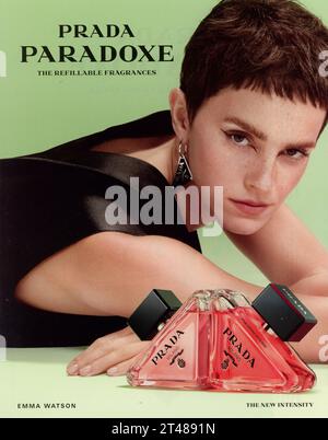 Harper's Bazaar October 2023 Magazine Advert, USA Stock Photo - Alamy