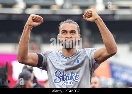 Dominic Calvert-Lewin #9 of Everton applauds the travelling fans during ...
