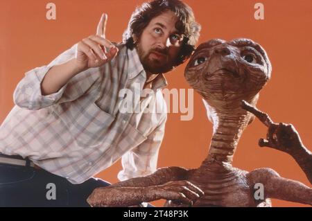 E. T. THE EXTRA-TERRESTRIAL (1982), directed by STEVEN SPIELBERG. Credit: UNIVERSAL PICTURES ...
