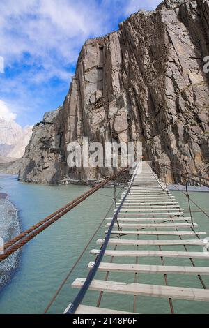Suspension Hussaini bridge in Passu, Upper Hunza. Dangerous scary ...