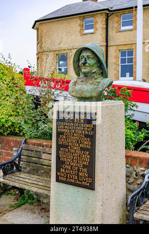 Famous and courageous RNLI lifeboat coxswain Henry Blogg memorial ‘One ...
