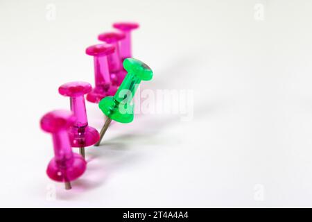 Row of thumbtacks where one is differentiated by color Stock Photo - Alamy
