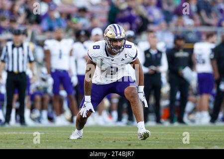 Washington defensive end Bralen Trice (8) runs around the edge during ...