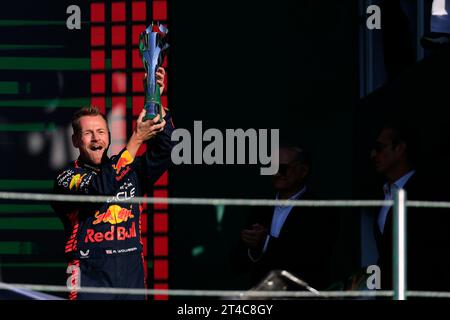 Richard Wolverson (GBR) Red Bull Racing Team Engineer on the podium. 05 ...