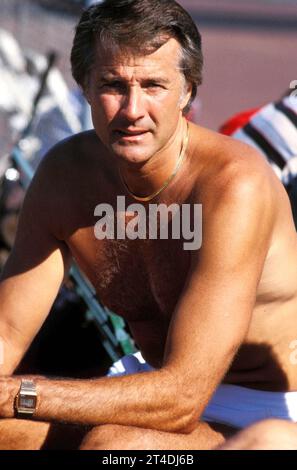 LYLE WAGGONER ;13 April 1935 - 17 March 2020) American actor, sculptor ...