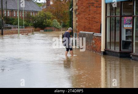 Flooding in Suffolk market town Framlingham caused by the River Ore ...