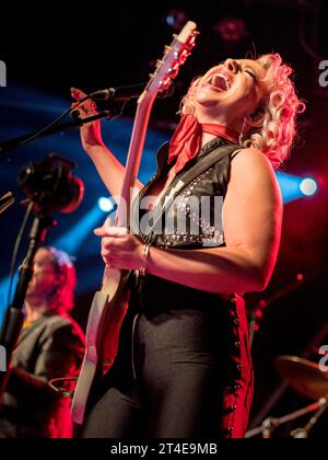 Samantha Fish on vocals & guitar Stock Photo - Alamy
