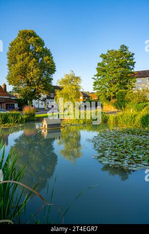 The Listed duck pond on the roundabout in Otford Kent Stock Photo - Alamy