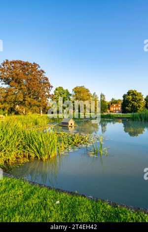 The Listed duck pond on the roundabout in Otford Kent Stock Photo - Alamy