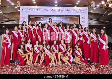 Jaipur, India. 30th Oct, 2023. Models are posing at the unveiling ...