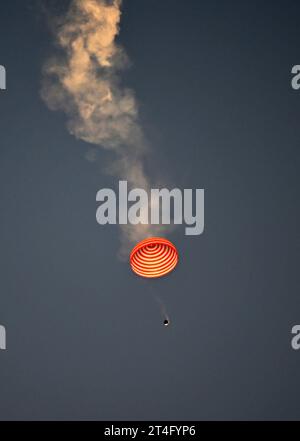 Dongfeng Landing Site. 31st Oct, 2023. The return capsule of the ...