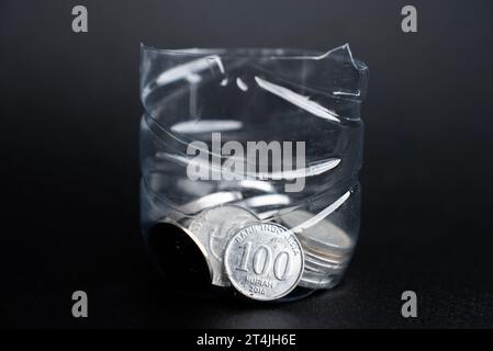 Uang koin Indonesia seribu 1000 rupiah, Indonesian one thousand rupiah ...