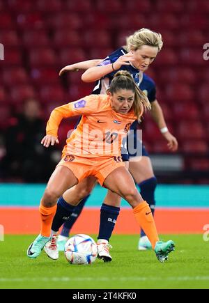 GLASGOW - (l-r) Danielle van de Donk of Holland, Jill Roord of Holland ...
