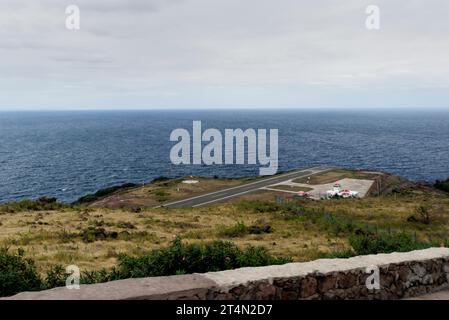 Saba airport the shortest commercial runway in the world Stock Photo ...
