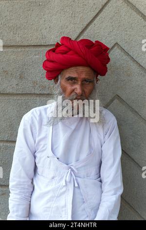 Indian men, member of the Rabari tribe, with a red turban, Bera ...