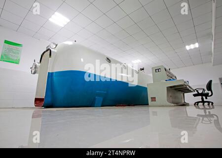 Medical Hyperbaric oxygen chamber internal structure Stock Photo - Alamy
