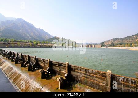 Great Wall scenic area reservoir Stock Photo - Alamy
