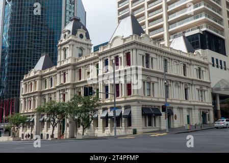 Auckland city centre: Galleria building and the ANZ Tower Stock Photo ...