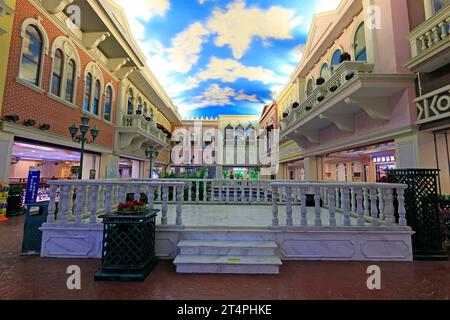 large building indoor garden Stock Photo - Alamy