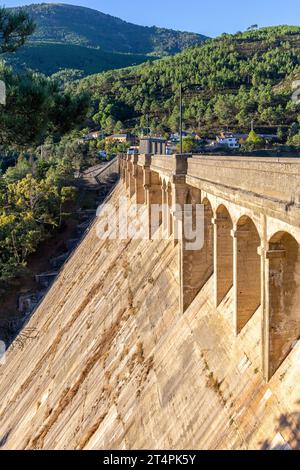 El Burguillo Reservoir (Embalse de El Burguillo) dam on Alberche River ...