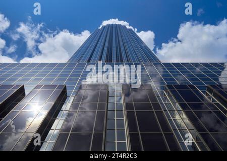 The Glass Fronted Williams Tower, Formerly Transco Tower, 902 Ft, 275m ...