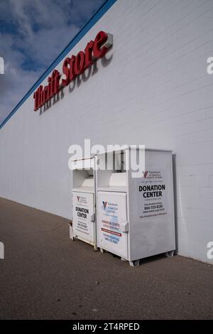 Volunteers of America Thrift Store exterior Stock Photo - Alamy