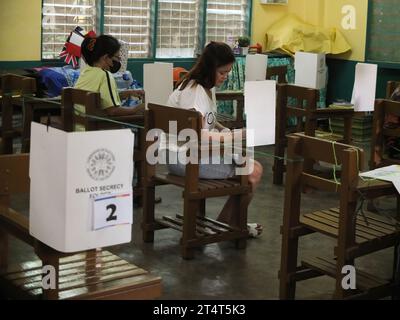 Philippines. 30th Oct, 2023. Voters lineup outside the poling precincts ...