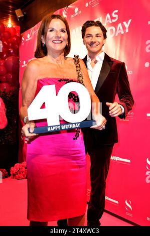 Claudia Obert mit Partner Max Suhr bei der Premiere der 10. Spielzeit ...