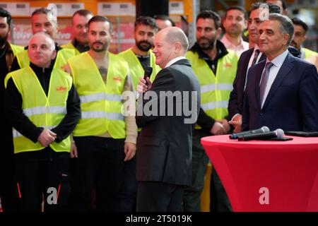 Bundeskanzler Scholz besucht den Lebensmittelhaendler Suntat Europe ...