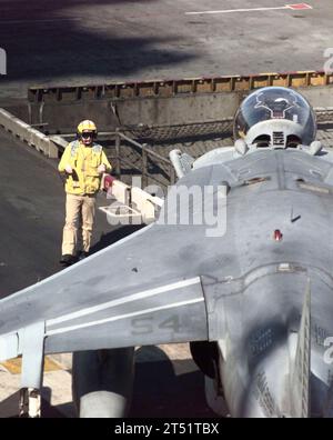 An AV-8B Harrier from HMM-266 lands on USS Wasp (LHD 1) flight deck ...