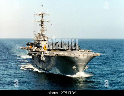 USS Inchon (MCS-12) underway in the Gulf of Mexico 2001 Stock Photo - Alamy