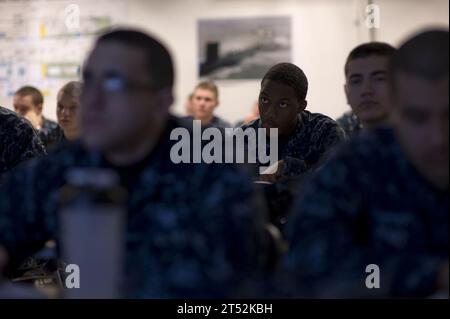 All Hands magazine, Basic Enlisted Submarine School, classroom, Conn ...