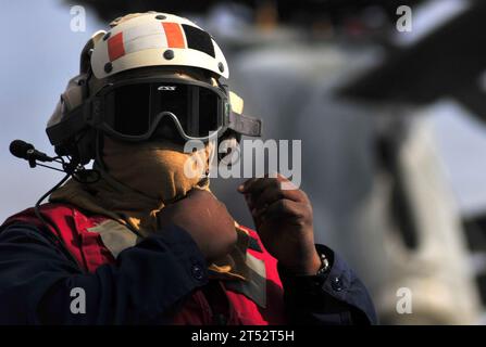 Amphibious Ready Group USS Harpers Ferry (LSD 49), helicopter sea ...