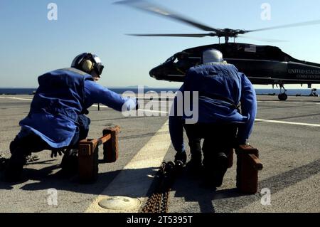 chock and chain, Pacific Ocean, SH-60 Sea Hawk helicopter, U.S. navy ...