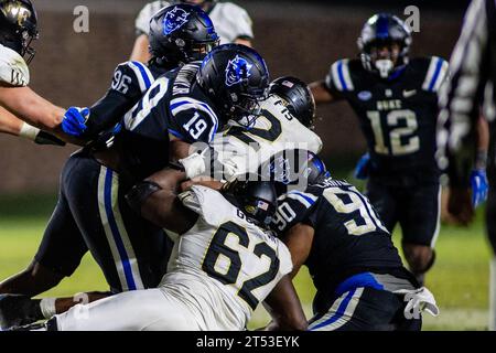 Duke defensive tackle DeWayne Carter (90) sets up for a play during the ...