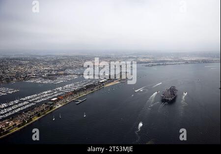 Carrier, port visit, ships Stock Photo - Alamy