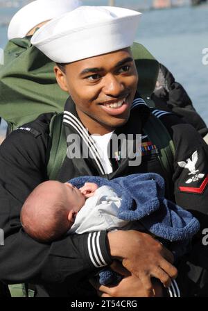 Continuing Promise 2010, family, Homecoming, line handlers, Naval ...
